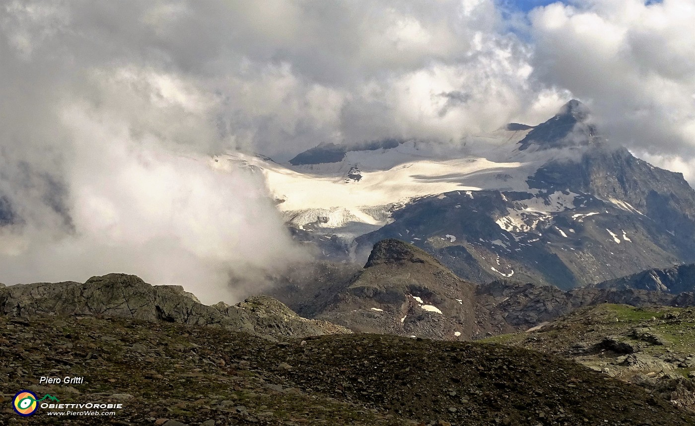 Il grandioso scenario di Cima Fontana (3068 m) in Valmalenco il 29 ...