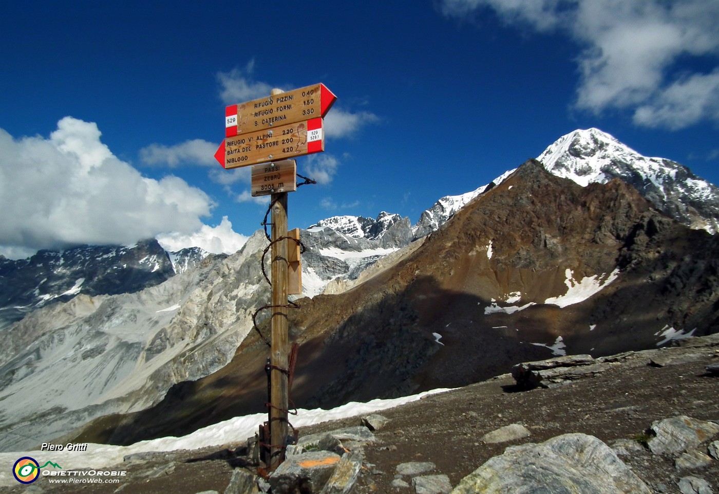 Al Rifugio Quinto Alpini (2877 m) con traversata al Rif. Pizzini dal ...