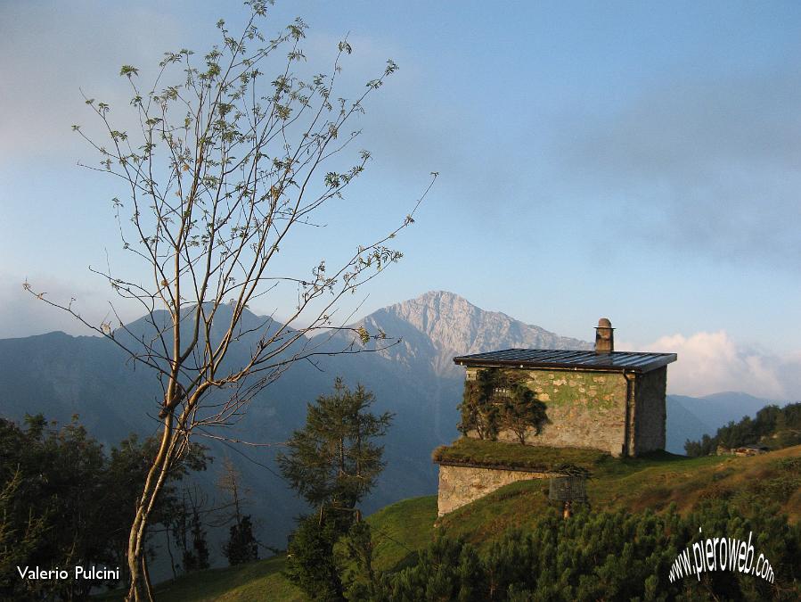 Salita dalle Baite di Mezzeno al laghetto e al monte di Pietra Quadra ...